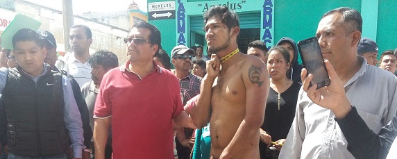 Detienen A Presunto Ladrón Lo Desnudan Amarran Y Golpean En Tlaxiaco