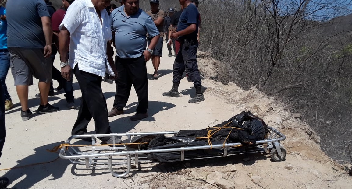 Policía Municipal de Santa María Tonameca fueron alertados por vecinos que a un costado de la ...